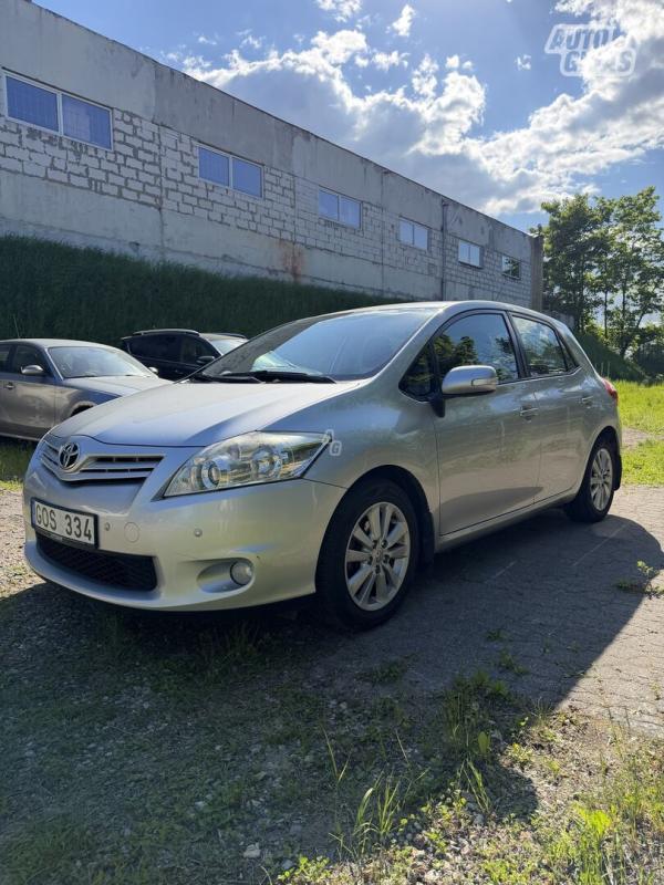 Grey Toyota Auris 2010 in Vilnius, with an engine capacity of 1.60 L and mileage of 124 thousand km for 3300 €, photo 1 on AUTOMOTO.COM.LV