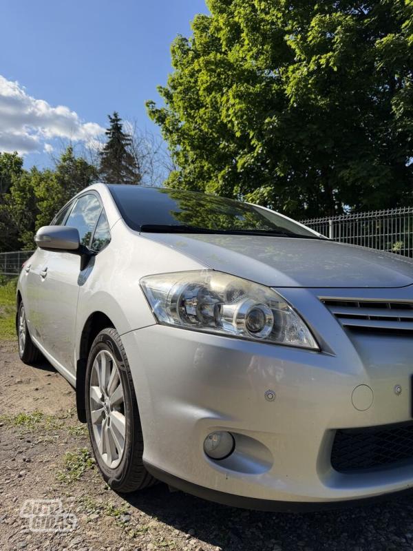 Grey Toyota Auris 2010 in Vilnius, with an engine capacity of 1.60 L and mileage of 124 thousand km for 3300 €, photo 5 on AUTOMOTO.COM.LV