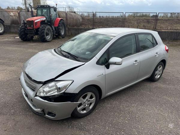 Grey Toyota Auris 2010 in Marijampole, with an engine capacity of 1.80 L and mileage of 159 thousand km for 3400 €, photo 1 on AUTOMOTO.COM.LV