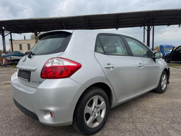 Grey Toyota Auris 2010 in Marijampole, with an engine capacity of 1.80 L and mileage of 159 thousand km for 3400 €, photo 5 on AUTOMOTO.COM.LV