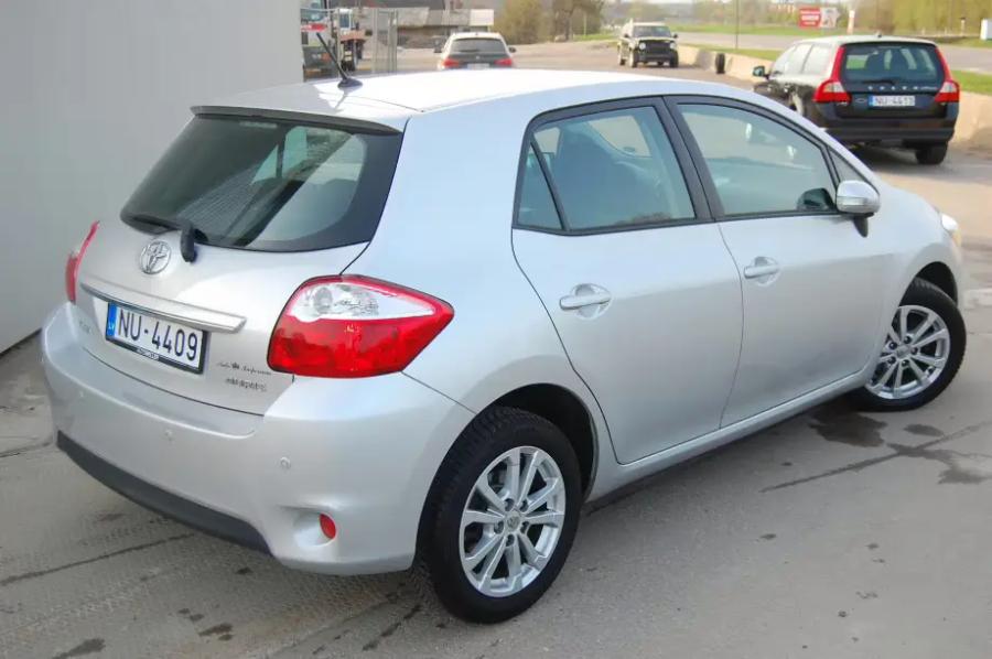 Pelēks Toyota Auris 2010 Jēkabpils, ar dzinēja tilpumu 1.40 L un nobraukumu 247 tūkst. km par 4999 €, foto 3 vietnē AUTOMOTO.COM.LV