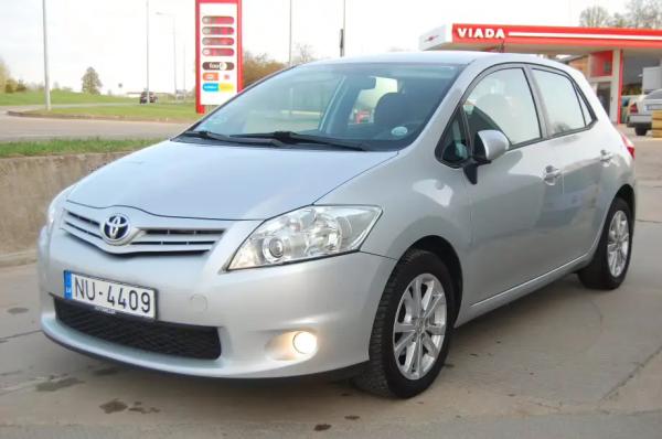 Pelēks Toyota Auris 2010 Jēkabpils, ar dzinēja tilpumu 1.40 L un nobraukumu 247 tūkst. km par 4999 €, foto 3 vietnē AUTOMOTO.COM.LV
