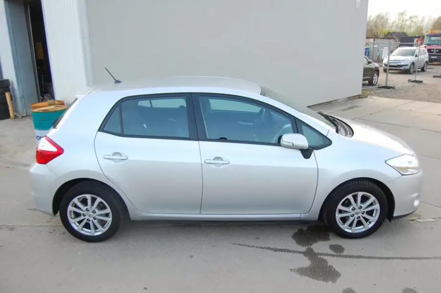 Pelēks Toyota Auris 2010 Jēkabpils, ar dzinēja tilpumu 1.40 L un nobraukumu 247 tūkst. km par 4999 €, foto 7 vietnē AUTOMOTO.COM.LV