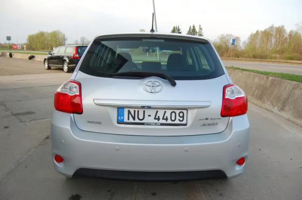 Pelēks Toyota Auris 2010 Jēkabpils, ar dzinēja tilpumu 1.40 L un nobraukumu 247 tūkst. km par 4999 €, foto 8 vietnē AUTOMOTO.COM.LV