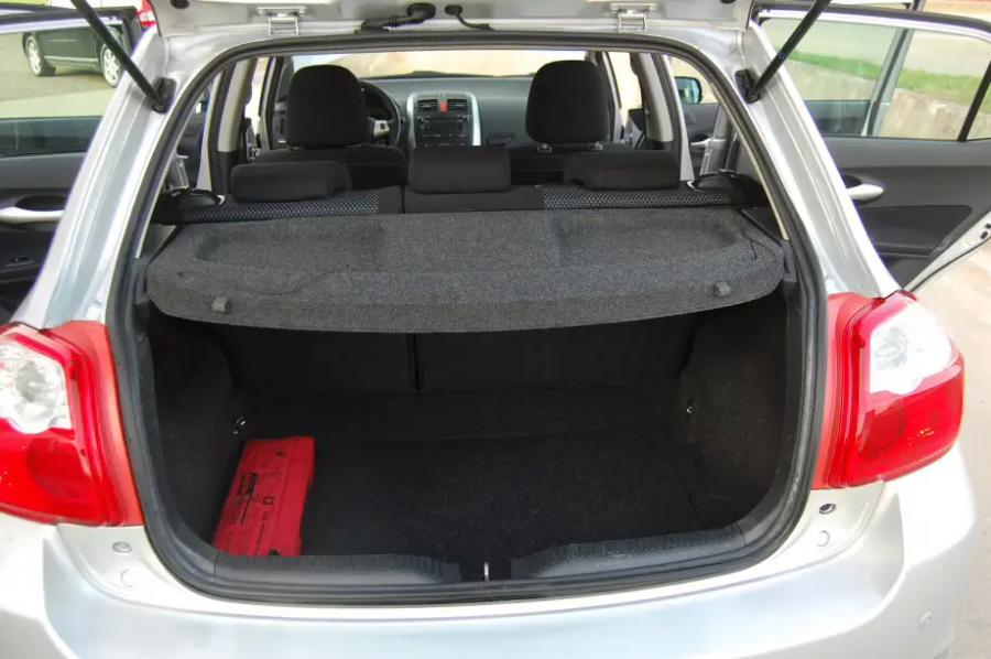 Pelēks Toyota Auris 2010 Jēkabpils, ar dzinēja tilpumu 1.40 L un nobraukumu 247 tūkst. km par 4999 €, foto 13 vietnē AUTOMOTO.COM.LV