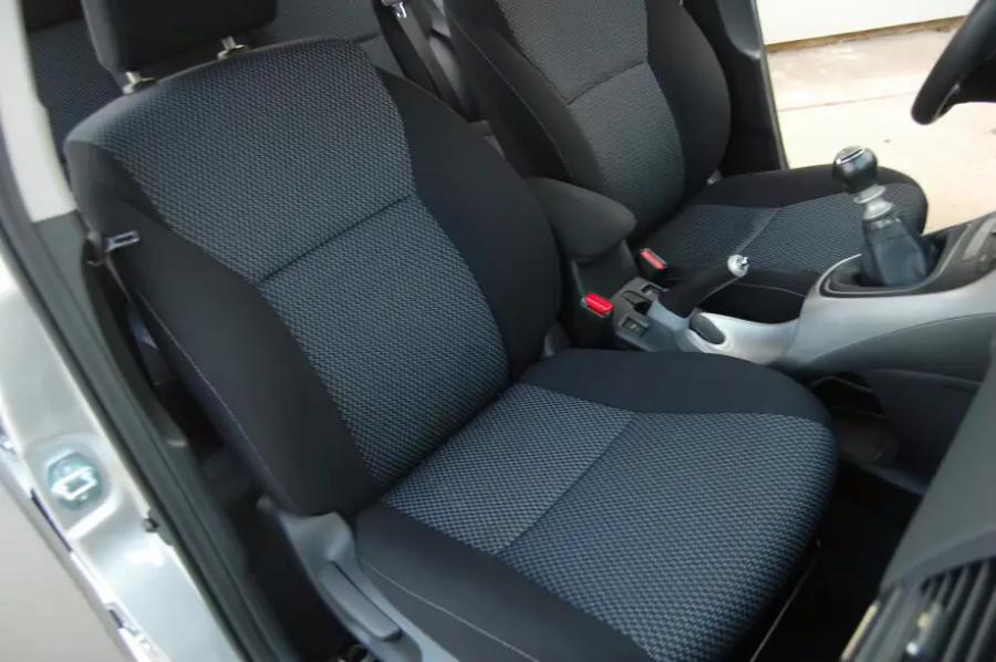 Pelēks Toyota Auris 2010 Jēkabpils, ar dzinēja tilpumu 1.40 L un nobraukumu 247 tūkst. km par 4999 €, foto 15 vietnē AUTOMOTO.COM.LV