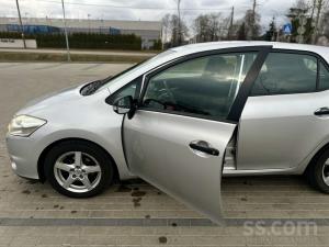 Grey Toyota Auris 2010 in Riga, with an engine capacity of 1.40 L and mileage of 240 thousand km for 2299 €, photo 11 on AUTOMOTO.COM.LV