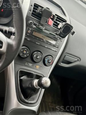 Grey Toyota Auris 2010 in Riga, with an engine capacity of 1.40 L and mileage of 240 thousand km for 2299 €, photo 12 on AUTOMOTO.COM.LV