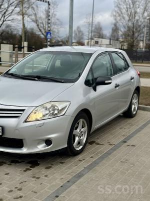 Grey Toyota Auris 2010 in Riga, with an engine capacity of 1.40 L and mileage of 240 thousand km for 2299 €, photo 16 on AUTOMOTO.COM.LV