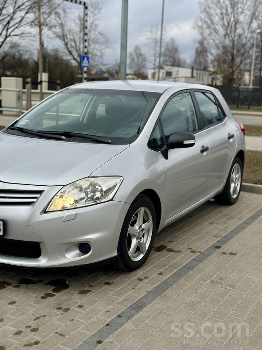 Grey Toyota Auris 2010 in Riga, with an engine capacity of 1.40 L and mileage of 240 thousand km for 2299 €, photo 16 on AUTOMOTO.COM.LV