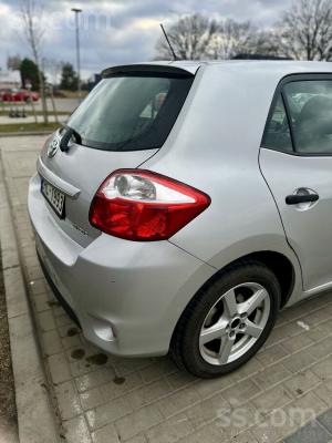 Grey Toyota Auris 2010 in Riga, with an engine capacity of 1.40 L and mileage of 240 thousand km for 2299 €, photo 17 on AUTOMOTO.COM.LV