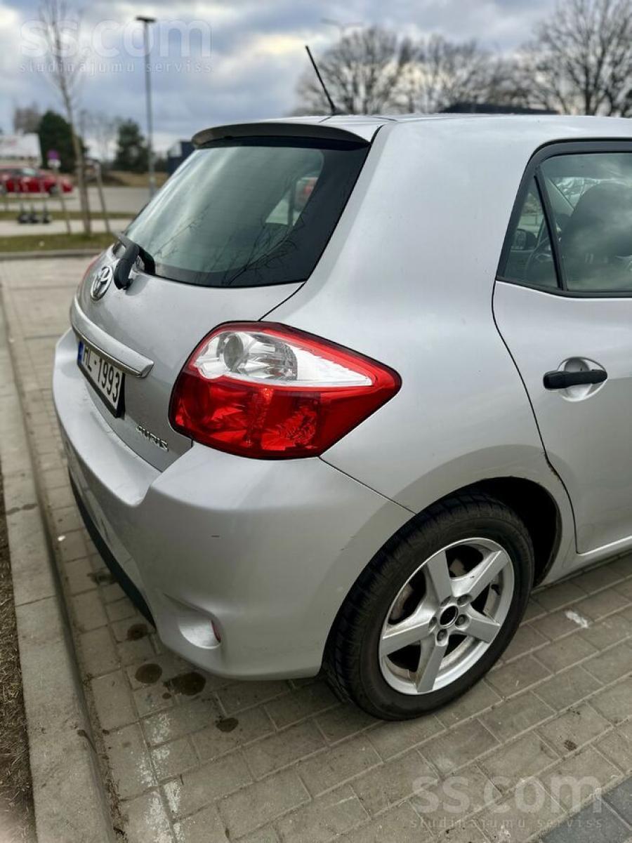 Grey Toyota Auris 2010 in Riga, with an engine capacity of 1.40 L and mileage of 240 thousand km for 2299 €, photo 17 on AUTOMOTO.COM.LV