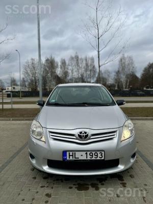 Grey Toyota Auris 2010 in Riga, with an engine capacity of 1.40 L and mileage of 240 thousand km for 2299 €, photo 18 on AUTOMOTO.COM.LV