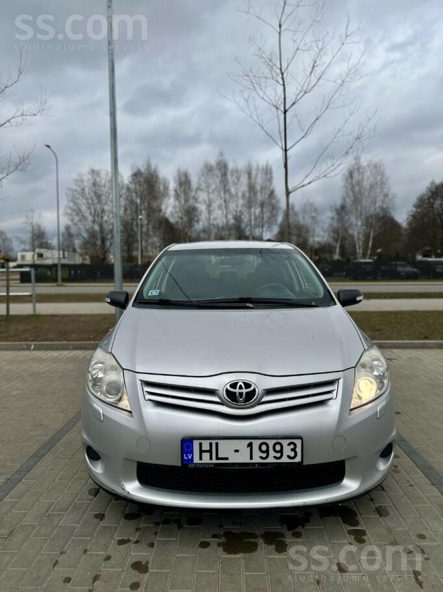 Grey Toyota Auris 2010 in Riga, with an engine capacity of 1.40 L and mileage of 240 thousand km for 2299 €, photo 18 on AUTOMOTO.COM.LV