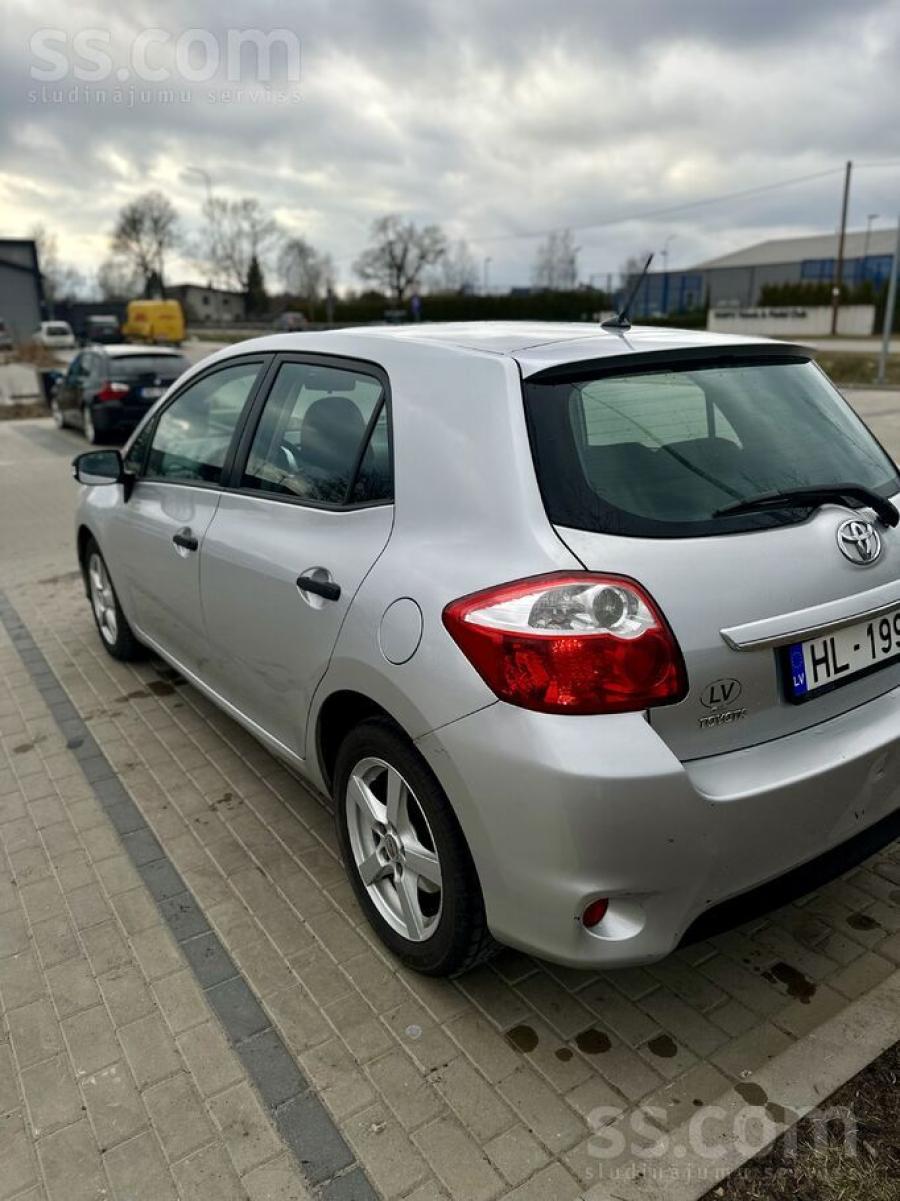 Grey Toyota Auris 2010 in Riga, with an engine capacity of 1.40 L and mileage of 240 thousand km for 2299 €, photo 19 on AUTOMOTO.COM.LV