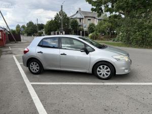 Grey Toyota Auris 2010 in Panevezys, with an engine capacity of 1.40 L and mileage of 262 thousand km for 2200 €, photo 4 on AUTOMOTO.COM.LV