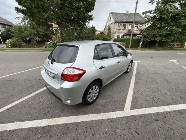Grey Toyota Auris 2010 in Panevezys, with an engine capacity of 1.40 L and mileage of 262 thousand km for 2200 €, photo 4 on AUTOMOTO.COM.LV