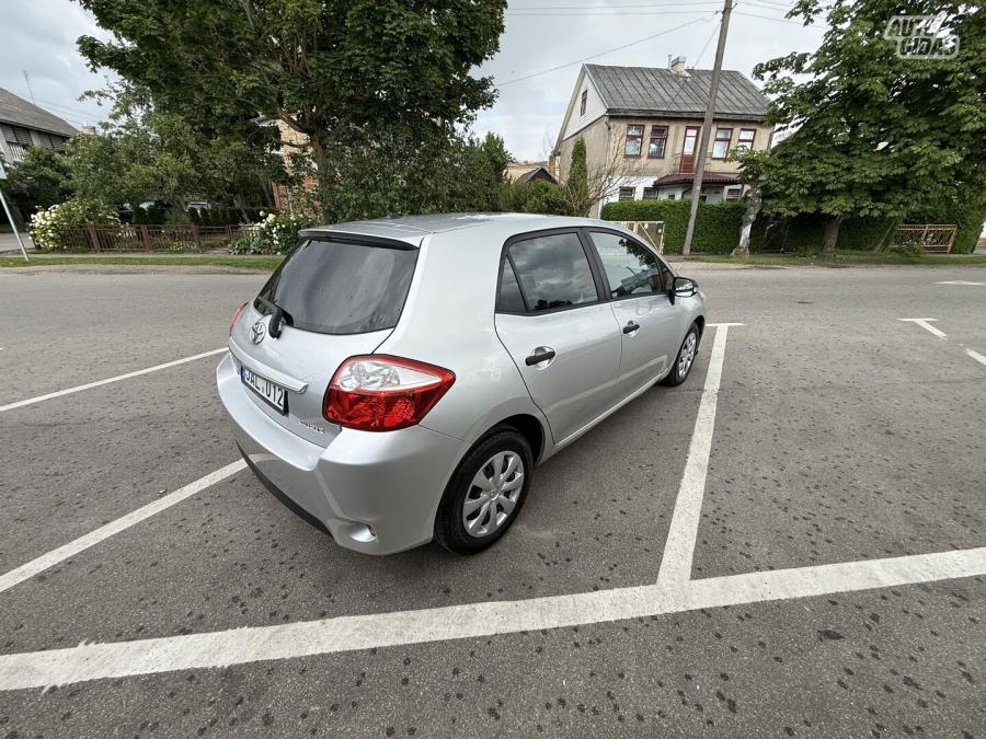 Grey Toyota Auris 2010 in Panevezys, with an engine capacity of 1.40 L and mileage of 262 thousand km for 2200 €, photo 5 on AUTOMOTO.COM.LV