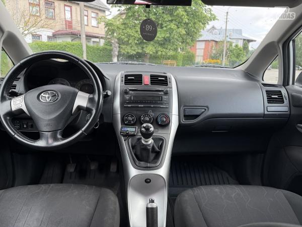 Grey Toyota Auris 2010 in Panevezys, with an engine capacity of 1.40 L and mileage of 262 thousand km for 2200 €, photo 6 on AUTOMOTO.COM.LV