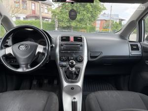 Grey Toyota Auris 2010 in Panevezys, with an engine capacity of 1.40 L and mileage of 262 thousand km for 2200 €, photo 7 on AUTOMOTO.COM.LV