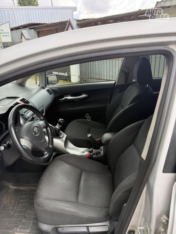 Grey Toyota Auris 2010 in Panevezys, with an engine capacity of 1.40 L and mileage of 262 thousand km for 2200 €, photo 7 on AUTOMOTO.COM.LV