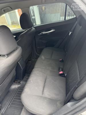 Grey Toyota Auris 2010 in Panevezys, with an engine capacity of 1.40 L and mileage of 262 thousand km for 2200 €, photo 9 on AUTOMOTO.COM.LV