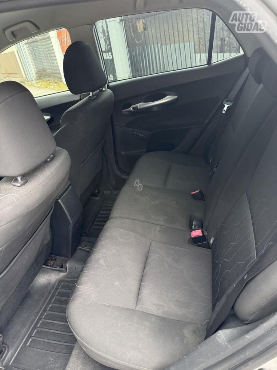 Grey Toyota Auris 2010 in Panevezys, with an engine capacity of 1.40 L and mileage of 262 thousand km for 2200 €, photo 9 on AUTOMOTO.COM.LV