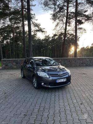 Grey Toyota Auris 2010 in Klaipeda, with an engine capacity of 1.60 L and mileage of 304 thousand km for 5250 €, photo 3 on AUTOMOTO.COM.LV