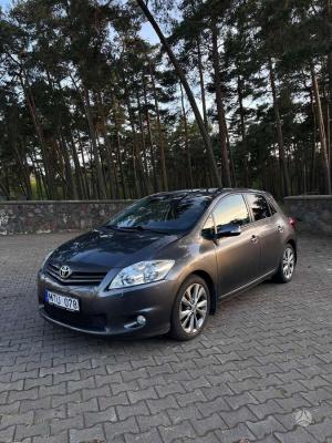 Grey Toyota Auris 2010 in Klaipeda, with an engine capacity of 1.60 L and mileage of 304 thousand km for 5250 €, photo 4 on AUTOMOTO.COM.LV