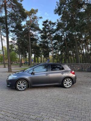 Grey Toyota Auris 2010 in Klaipeda, with an engine capacity of 1.60 L and mileage of 304 thousand km for 5250 €, photo 5 on AUTOMOTO.COM.LV