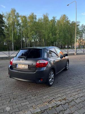 Grey Toyota Auris 2010 in Klaipeda, with an engine capacity of 1.60 L and mileage of 304 thousand km for 5250 €, photo 7 on AUTOMOTO.COM.LV
