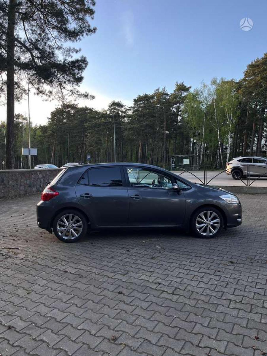 Grey Toyota Auris 2010 in Klaipeda, with an engine capacity of 1.60 L and mileage of 304 thousand km for 5250 €, photo 8 on AUTOMOTO.COM.LV