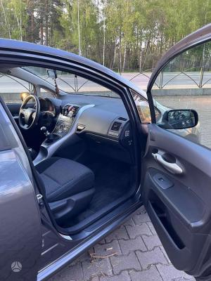 Grey Toyota Auris 2010 in Klaipeda, with an engine capacity of 1.60 L and mileage of 304 thousand km for 5250 €, photo 9 on AUTOMOTO.COM.LV