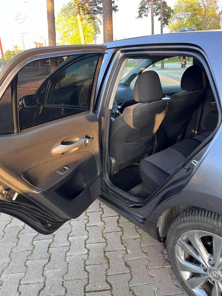 Grey Toyota Auris 2010 in Klaipeda, with an engine capacity of 1.60 L and mileage of 304 thousand km for 5250 €, photo 10 on AUTOMOTO.COM.LV