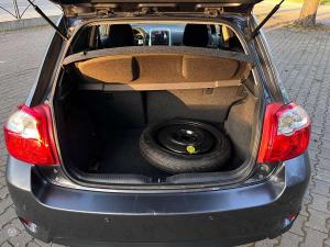 Grey Toyota Auris 2010 in Klaipeda, with an engine capacity of 1.60 L and mileage of 304 thousand km for 5250 €, photo 11 on AUTOMOTO.COM.LV