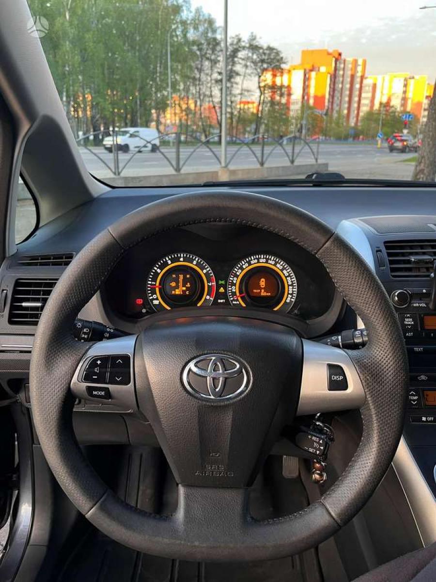 Grey Toyota Auris 2010 in Klaipeda, with an engine capacity of 1.60 L and mileage of 304 thousand km for 5250 €, photo 17 on AUTOMOTO.COM.LV