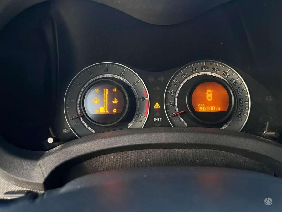Grey Toyota Auris 2010 in Klaipeda, with an engine capacity of 1.60 L and mileage of 304 thousand km for 5250 €, photo 19 on AUTOMOTO.COM.LV