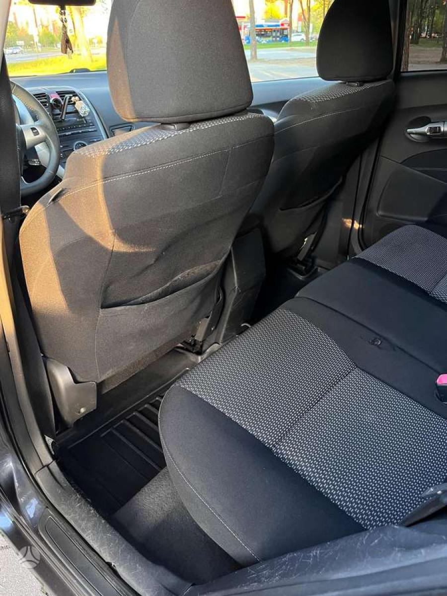 Grey Toyota Auris 2010 in Klaipeda, with an engine capacity of 1.60 L and mileage of 304 thousand km for 5250 €, photo 21 on AUTOMOTO.COM.LV