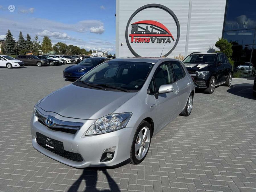 Grey Toyota Auris 2010 in Telschi, with an engine capacity of 1.80 L and mileage of 263 thousand km for 5800 €, photo 1 on AUTOMOTO.COM.LV
