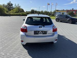 Grey Toyota Auris 2010 in Telschi, with an engine capacity of 1.80 L and mileage of 263 thousand km for 5800 €, photo 6 on AUTOMOTO.COM.LV