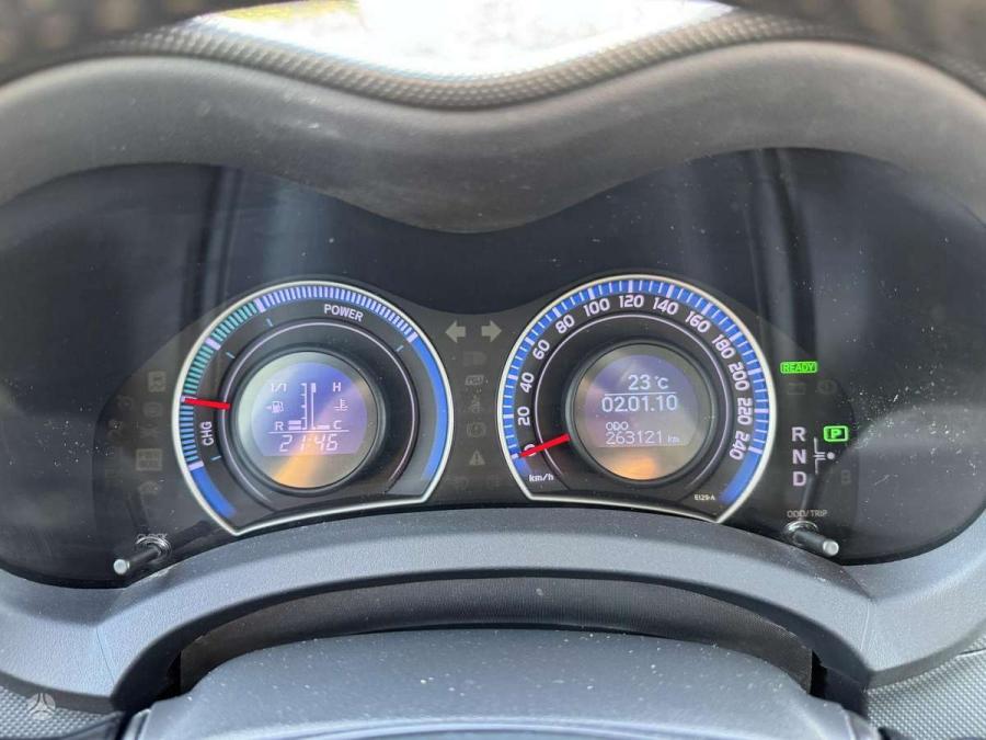 Grey Toyota Auris 2010 in Telschi, with an engine capacity of 1.80 L and mileage of 263 thousand km for 5800 €, photo 25 on AUTOMOTO.COM.LV