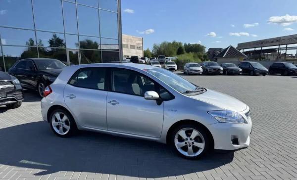Pelēks Toyota Auris 2010 Telšiai, ar dzinēja tilpumu 1.80 L un nobraukumu 263 tūkst. km par 5790 €, foto 2 vietnē AUTOMOTO.COM.LV