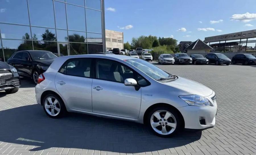 Pelēks Toyota Auris 2010 Telšiai, ar dzinēja tilpumu 1.80 L un nobraukumu 263 tūkst. km par 5790 €, foto 3 vietnē AUTOMOTO.COM.LV