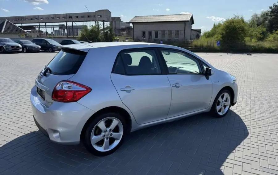 Pelēks Toyota Auris 2010 Telšiai, ar dzinēja tilpumu 1.80 L un nobraukumu 263 tūkst. km par 5790 €, foto 8 vietnē AUTOMOTO.COM.LV