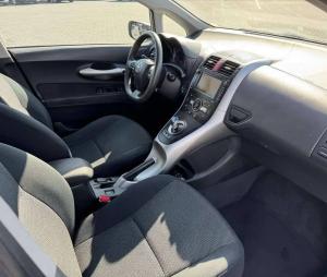 Pelēks Toyota Auris 2010 Telšiai, ar dzinēja tilpumu 1.80 L un nobraukumu 263 tūkst. km par 5790 €, foto 10 vietnē AUTOMOTO.COM.LV