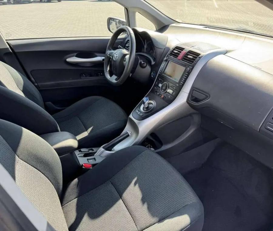Pelēks Toyota Auris 2010 Telšiai, ar dzinēja tilpumu 1.80 L un nobraukumu 263 tūkst. km par 5790 €, foto 10 vietnē AUTOMOTO.COM.LV