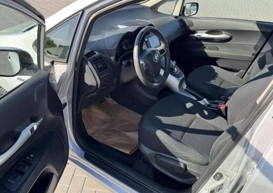 Pelēks Toyota Auris 2010 Telšiai, ar dzinēja tilpumu 1.80 L un nobraukumu 263 tūkst. km par 5790 €, foto 11 vietnē AUTOMOTO.COM.LV
