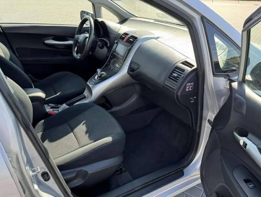 Pelēks Toyota Auris 2010 Telšiai, ar dzinēja tilpumu 1.80 L un nobraukumu 263 tūkst. km par 5790 €, foto 15 vietnē AUTOMOTO.COM.LV