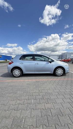 Pelēks Toyota Auris 2010 Viļņa, ar dzinēja tilpumu 1.33 L un nobraukumu 155 tūkst. km par 3499 €, foto 3 vietnē AUTOMOTO.COM.LV