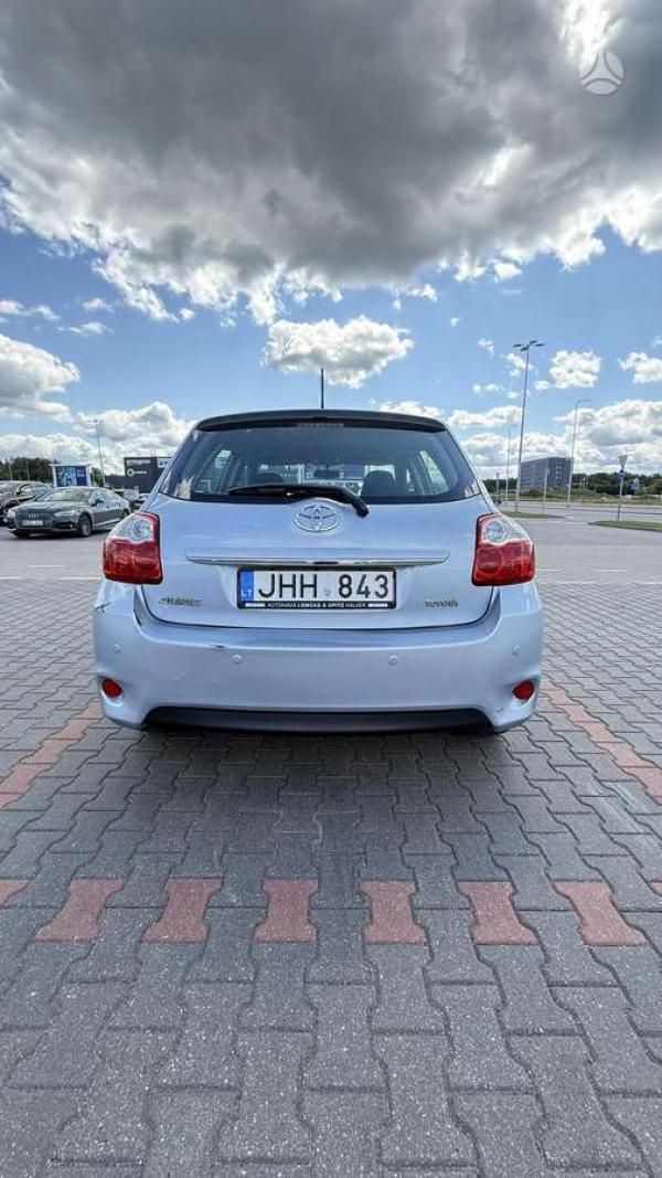 Pelēks Toyota Auris 2010 Viļņa, ar dzinēja tilpumu 1.33 L un nobraukumu 155 tūkst. km par 3499 €, foto 4 vietnē AUTOMOTO.COM.LV